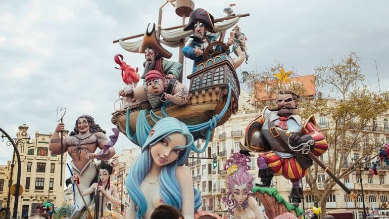 Guide to the Spectacular Las Fallas Festival in València ~ DownshiftingPRO